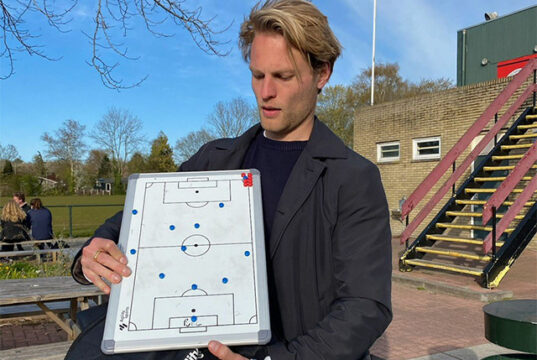 Geest van overleden Sam waart rond op voetbalveld | oost-online.amsterdam